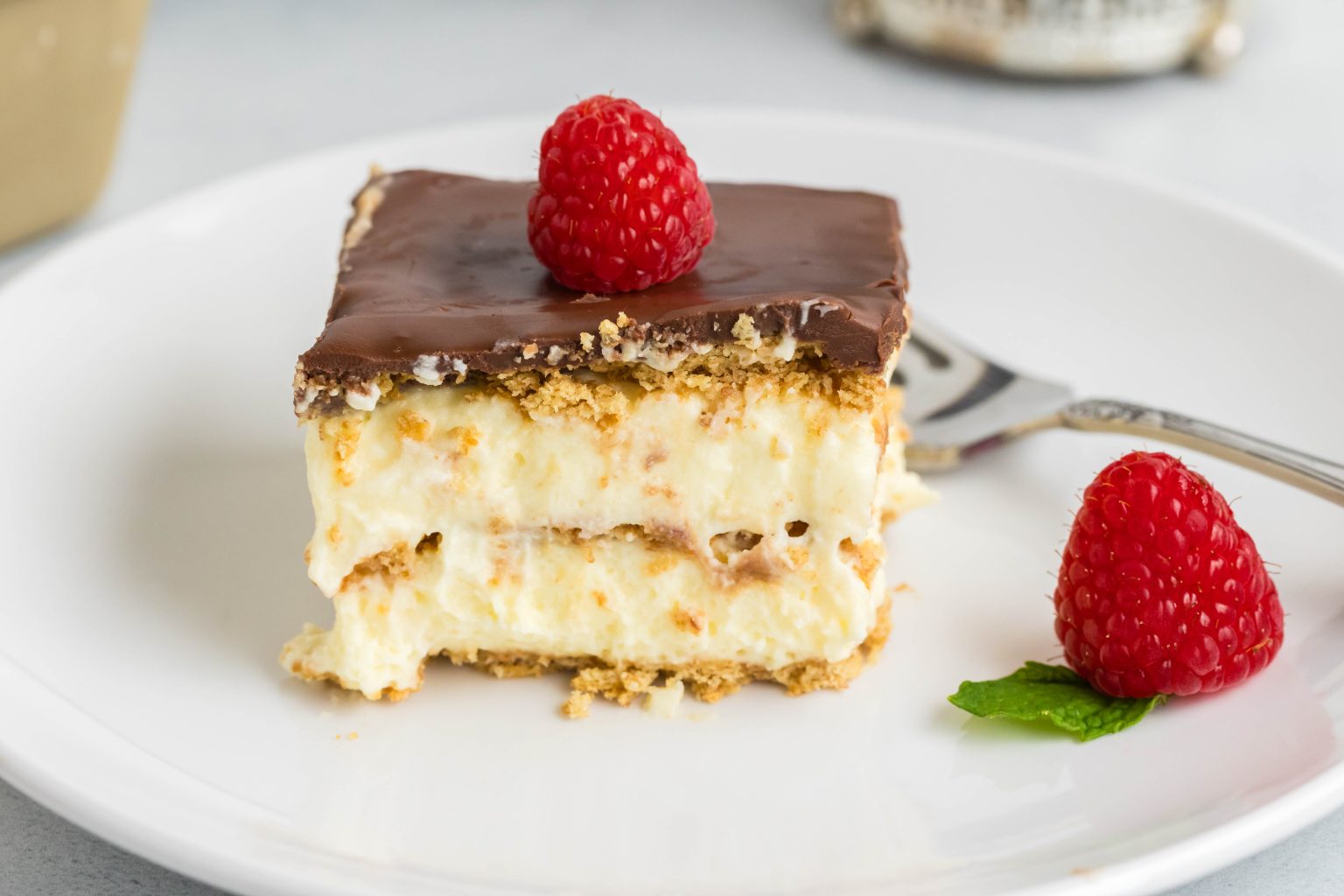 ECLAIR CAKE with Homemade Cream (VIDEO) - Tasty Homemade Recipes