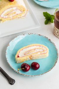 Swiss Roll Cake (VIDEO) - Tasty Homemade Recipes