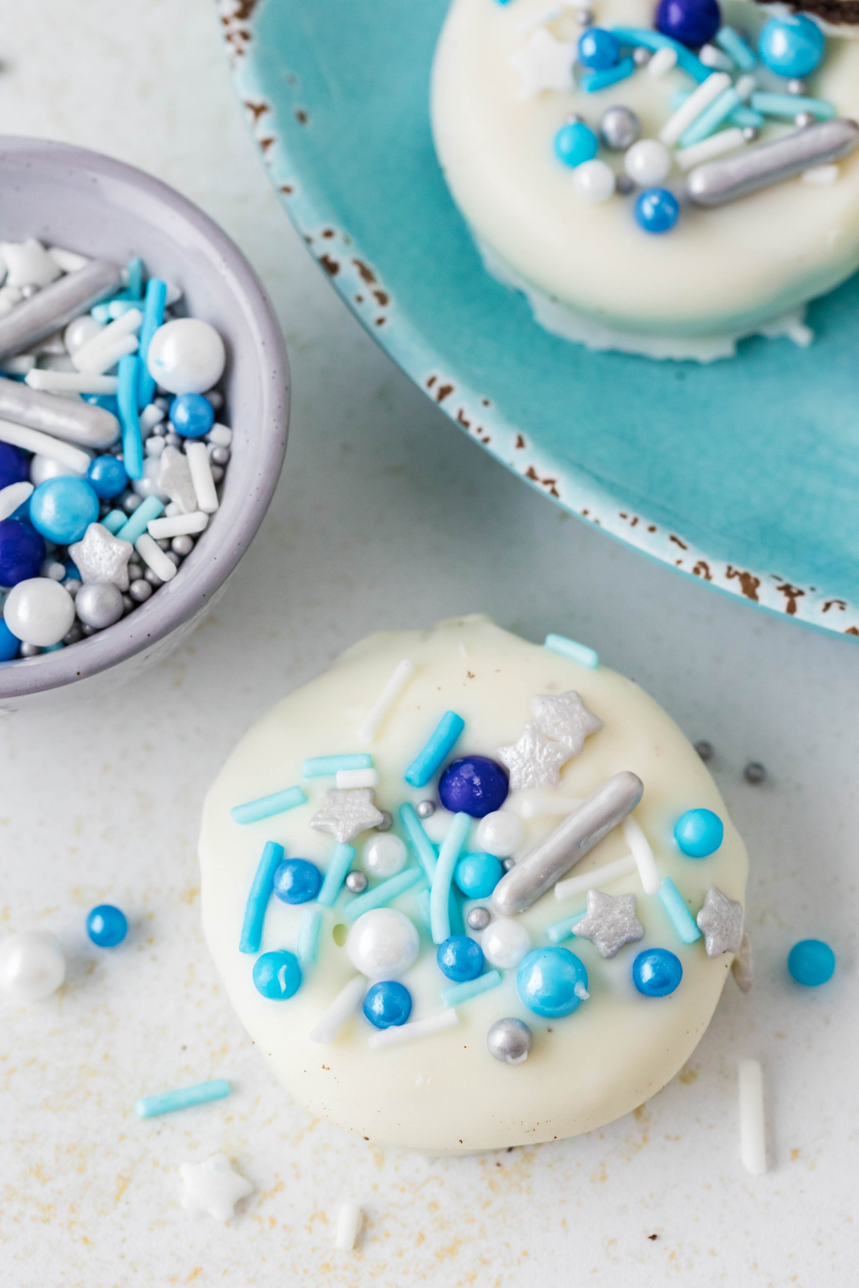 White Chocolate Covered OREOs Recipe(Video) - Tasty Homemade Recipes